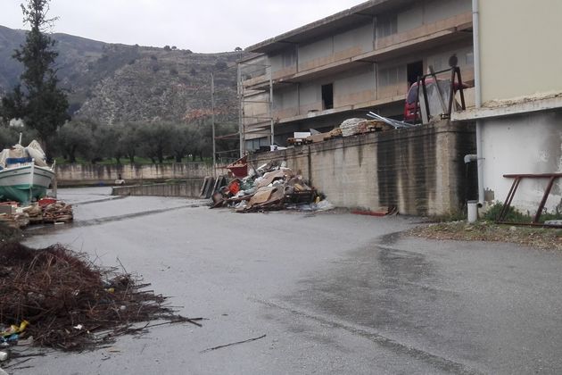 ΤΑ «ΧΡΥΣΑ» ΚΤΙΡΙΑ ΤΟΥ «ΚΗΡΥΚΑ ΧΑΝΙΩΝ» – Μάριος Διονέλλης | Πίσω Σελίδες